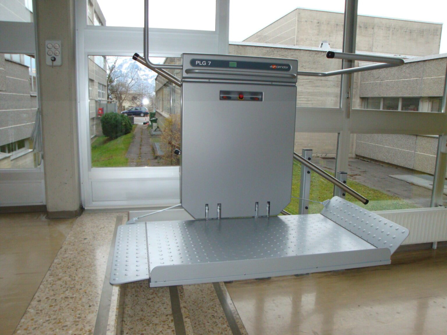 Vertical Platforms Lifts | Incline Platform Lifts | Stairlift Solutions